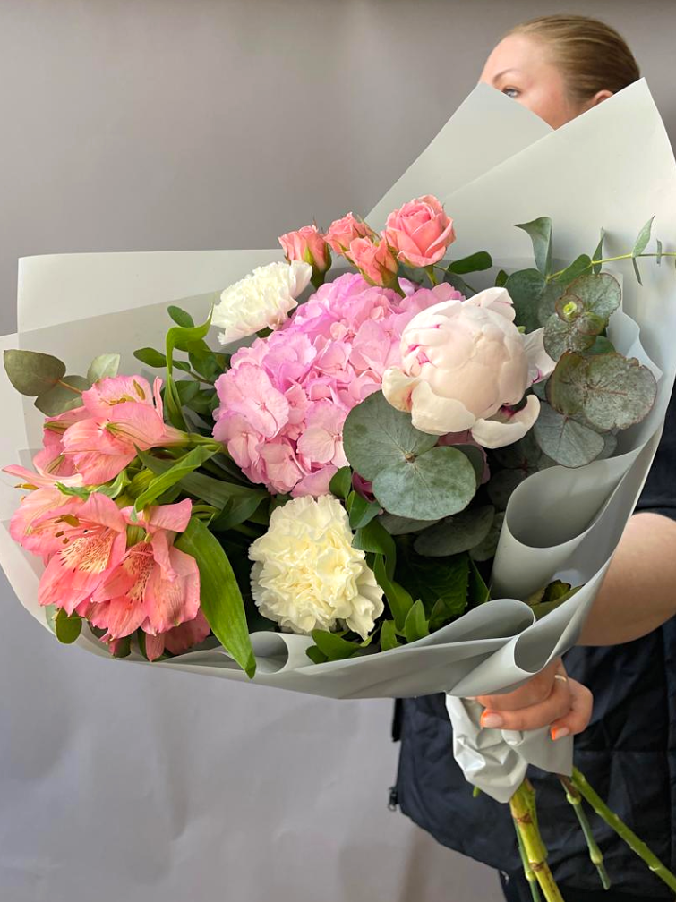 Букет с гортензией, пионами, пионы, гортензия в букете, нежный букет для девушки, мамы, подруги