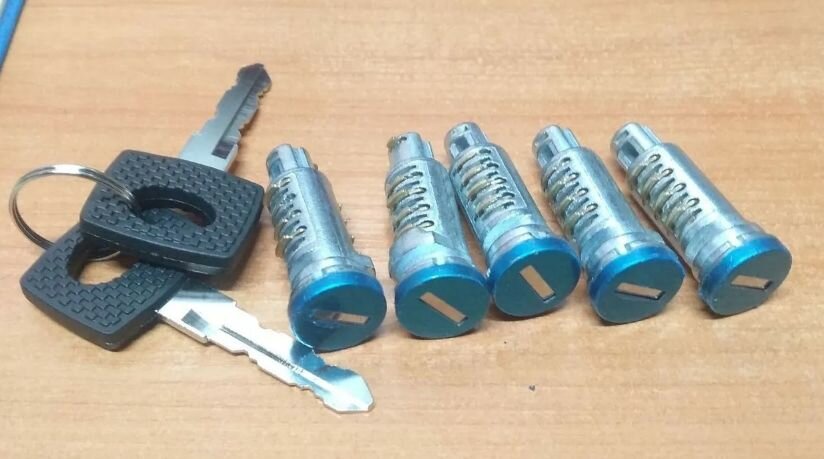 Комплект личинок дверей 5шт Mercedes Sprinter и Vito 638 и VW LT Аналог Турция A6707600205