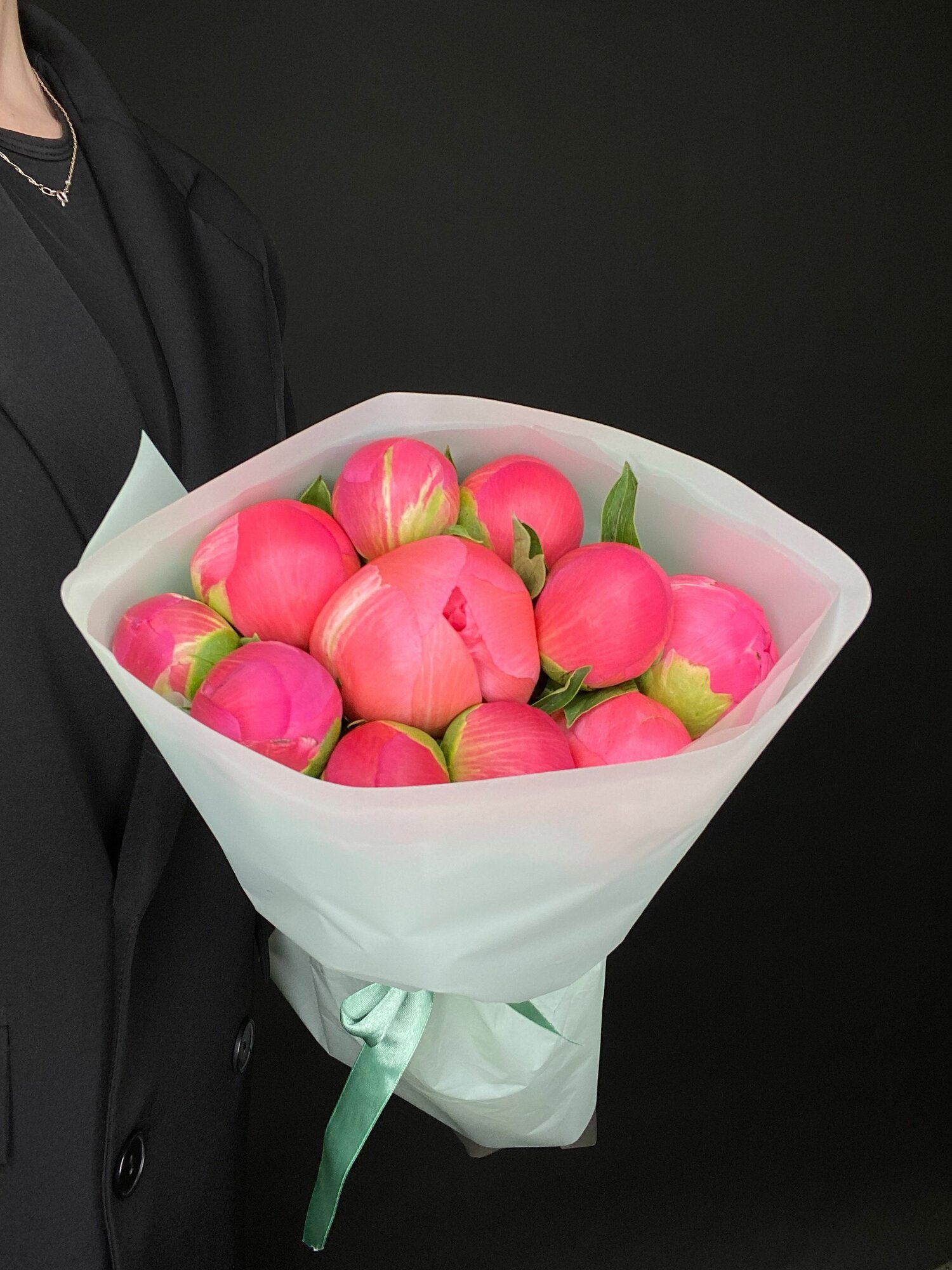 Коралловые пионы (11 пионов), высота букета 40 см, ширина 15 см