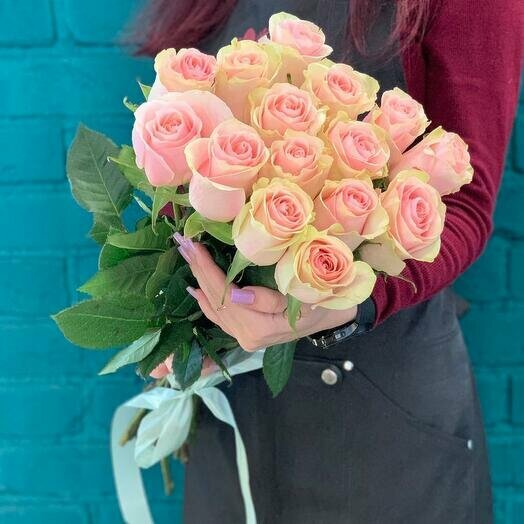 Букет из 15 розовых роз