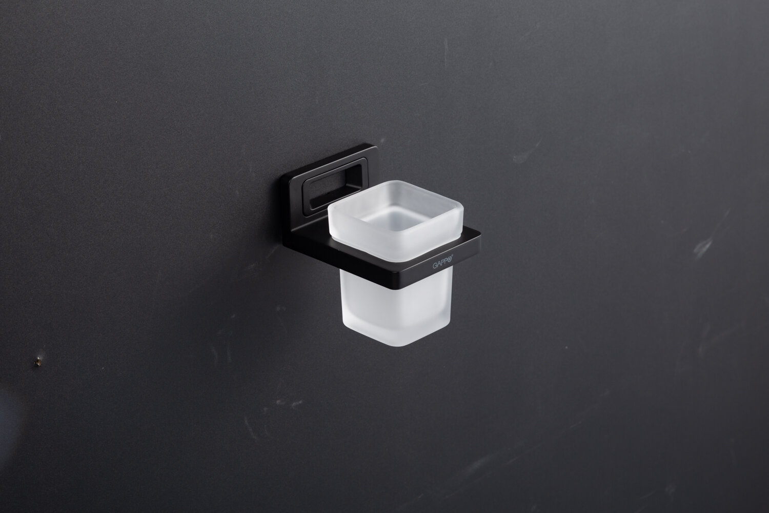 Стакан для зубных щеток Gappo G30806-6, с настенным держателем, металл/стекло, цвет черный