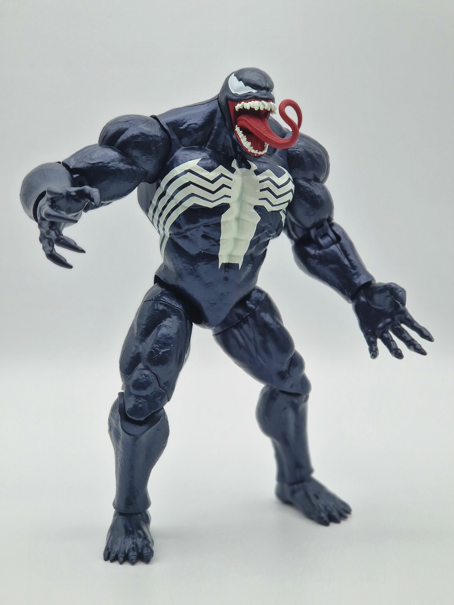 Веном игрушка фигурка Venom Spider-Man Marvel 22см / Симбиот Человек-Паук / Коллекционная
