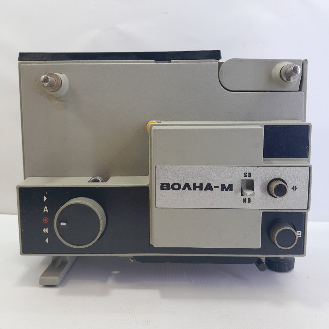 Кинопроектор любительский Волна-М СССР. На запчасти, не работает.