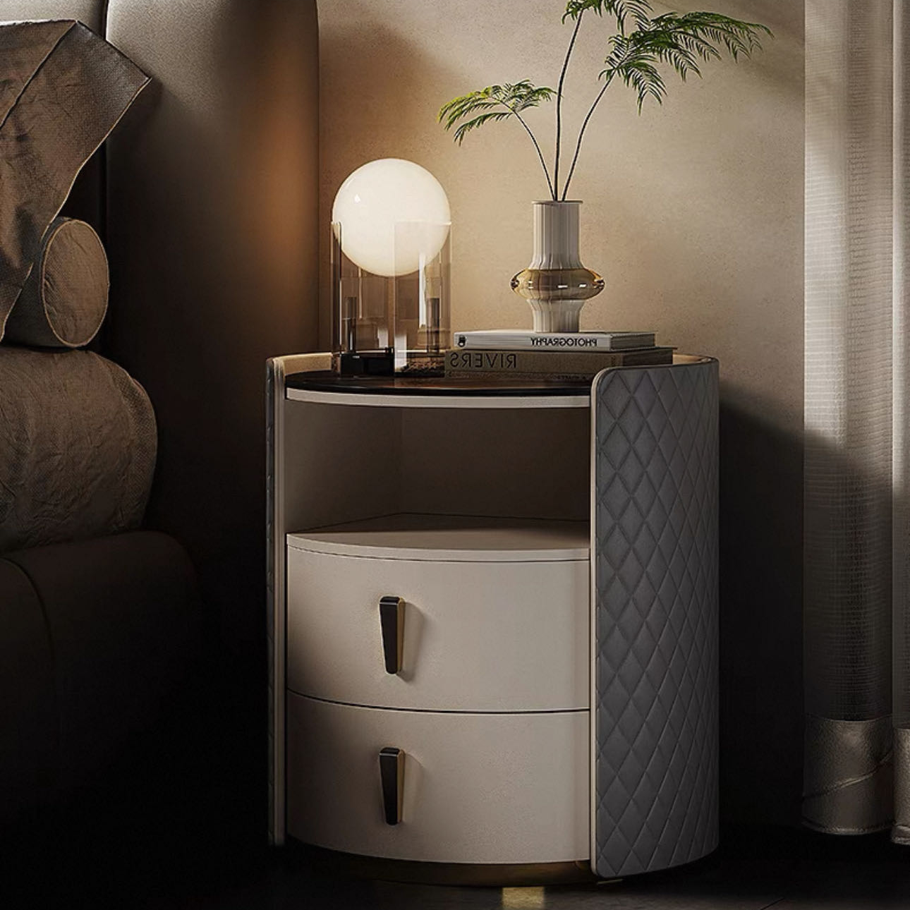 Интерьерная круглая прикроватная тумбочка в коже с открытой полкой Burgio (45см / белая столешница / цвет обивки на выбор)