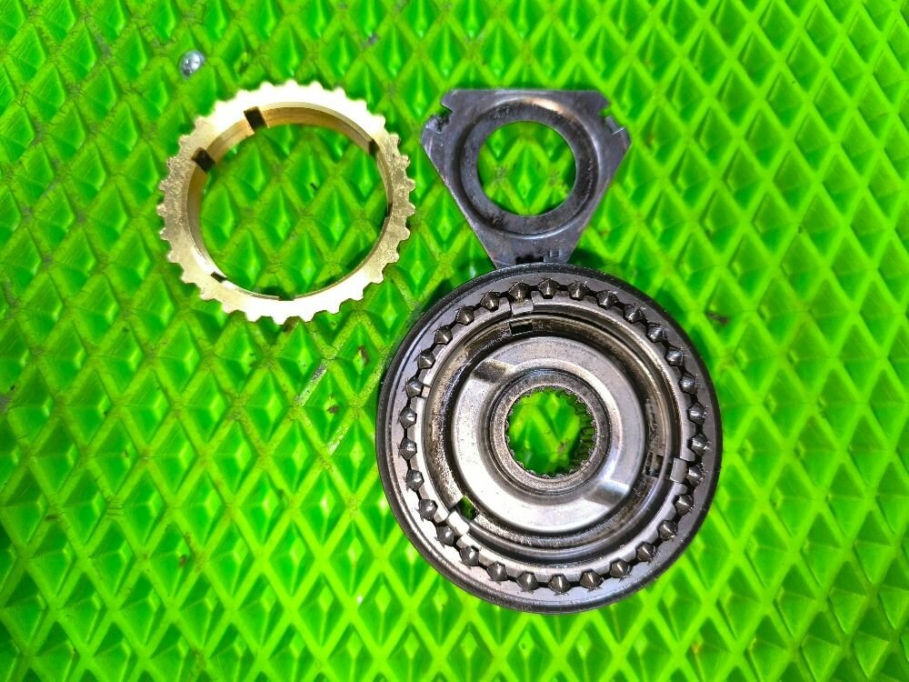 муфта 5 с синхроном Форд Фокус 2 1,8 1213877