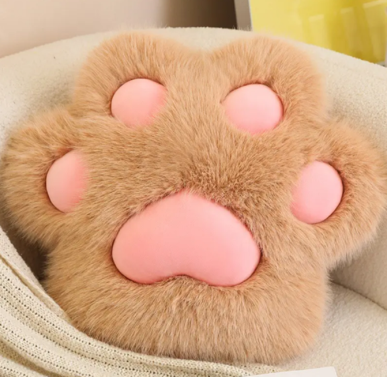 Мягкая игрушка-подушка Лапка котика 45 см, аниме лапка бежевая