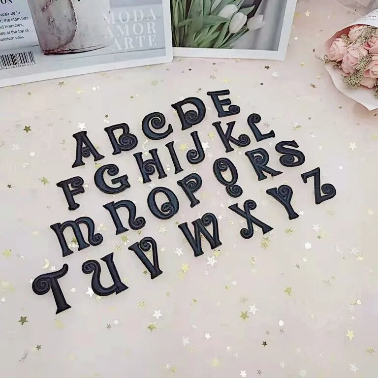 Термоклейкие нашивки с вышивкой Aprille, черные, 26 шт N