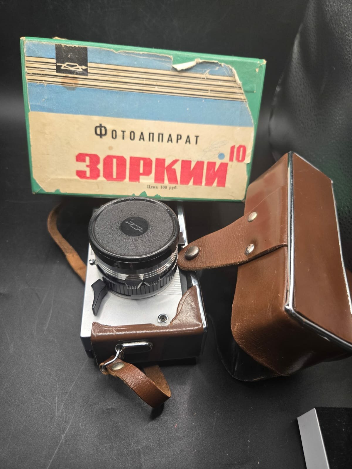 Винтажный советский пленочный фотоаппарат Зоркий-10 в чехле. СССР.