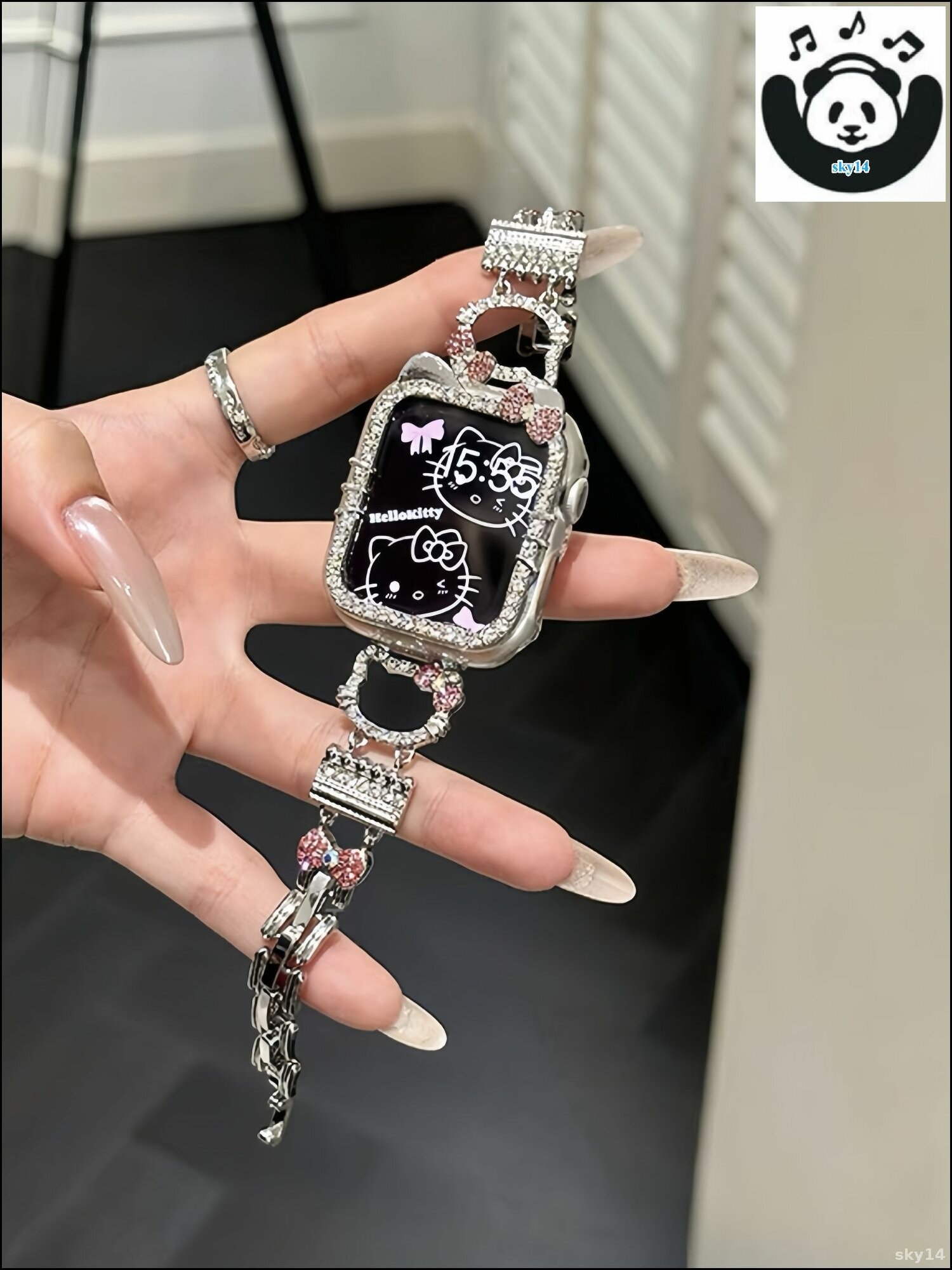 Стильный чехолбестселлер с защитным бампером и стразами Hello Kitty для Apple Watch 41 мм, дополненный эксклюзивным металлическим ремешком с кристаллами