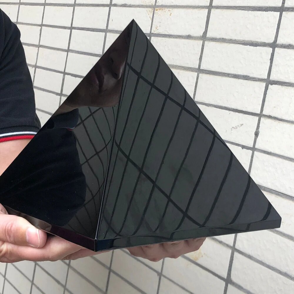 Черный турмалин пирамида 50-80g