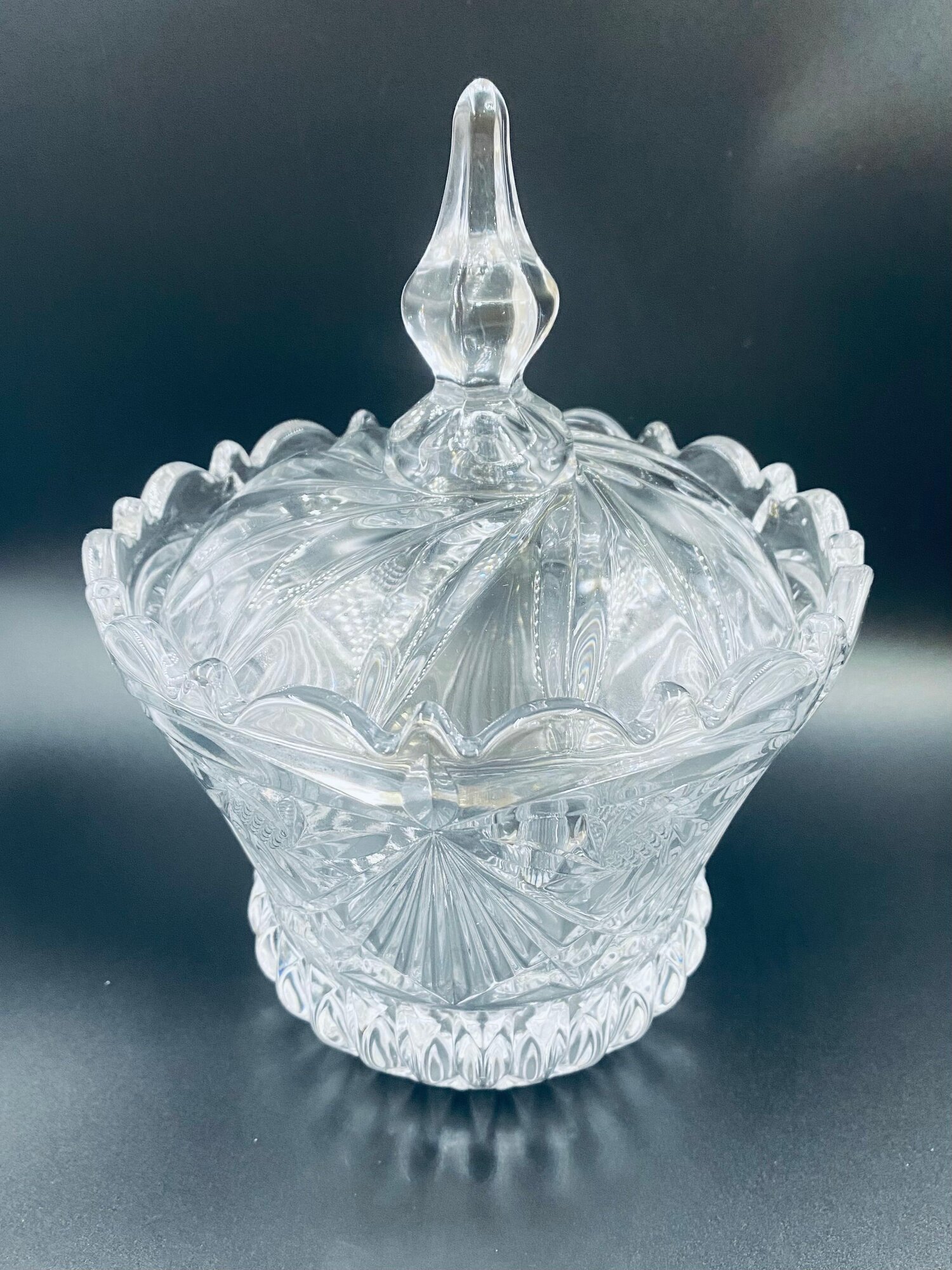 Конфетница хрустальная