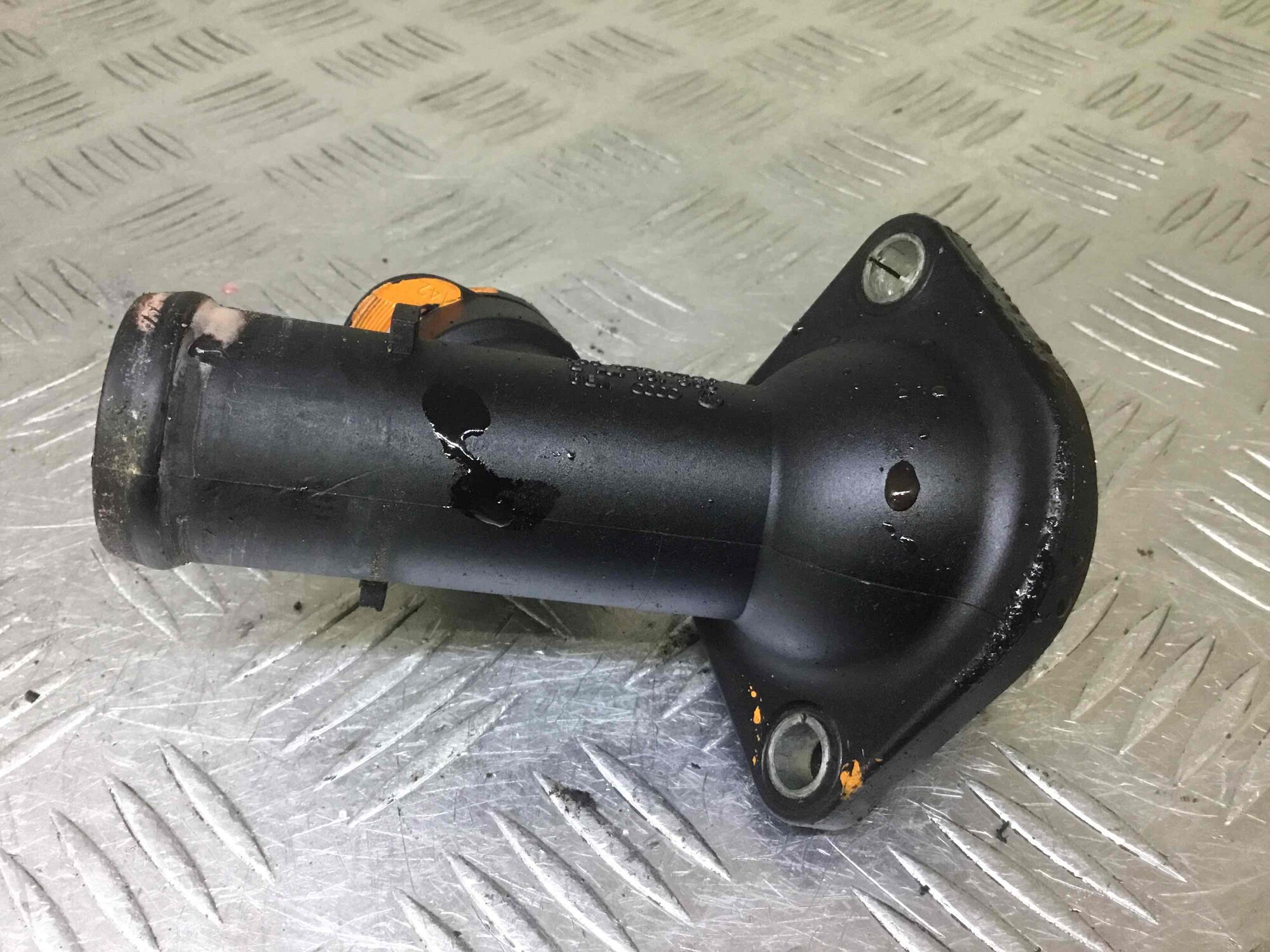 Б/У Фланец (тройник) системы охлаждения Volkswagen Passat B6 (2005-2010) 2006 г.