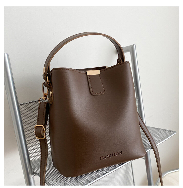 Модные и свежие летние женские сумки 2021 года, новые весенне-летние трендовые стильные популярные сумки-кроссбоди и сумки-ведра.