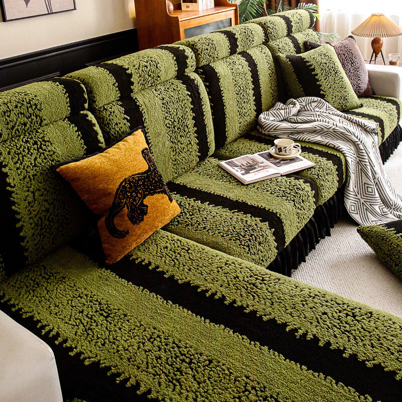 Тщательно подобранные чехлы для свадебных и праздничных диванов, универсальный плюшевый чехол с юбкой, подходящий для зимы, обеспечивает общую защиту от царапин кошек.