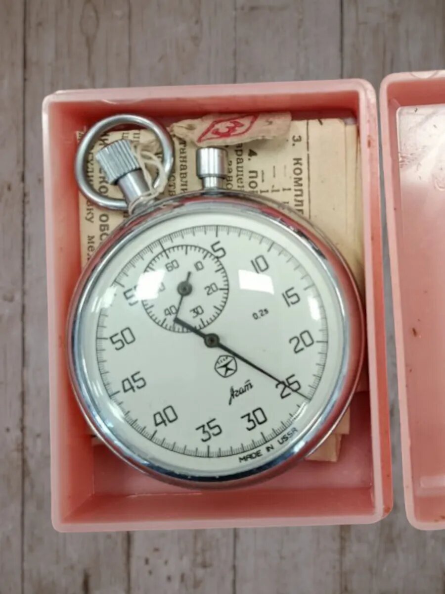 Механический секундомер «Агат» производства СССР