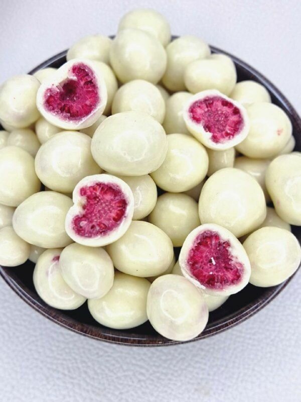 Малина "Natural" в белой шоколадной глазури 500 гр.