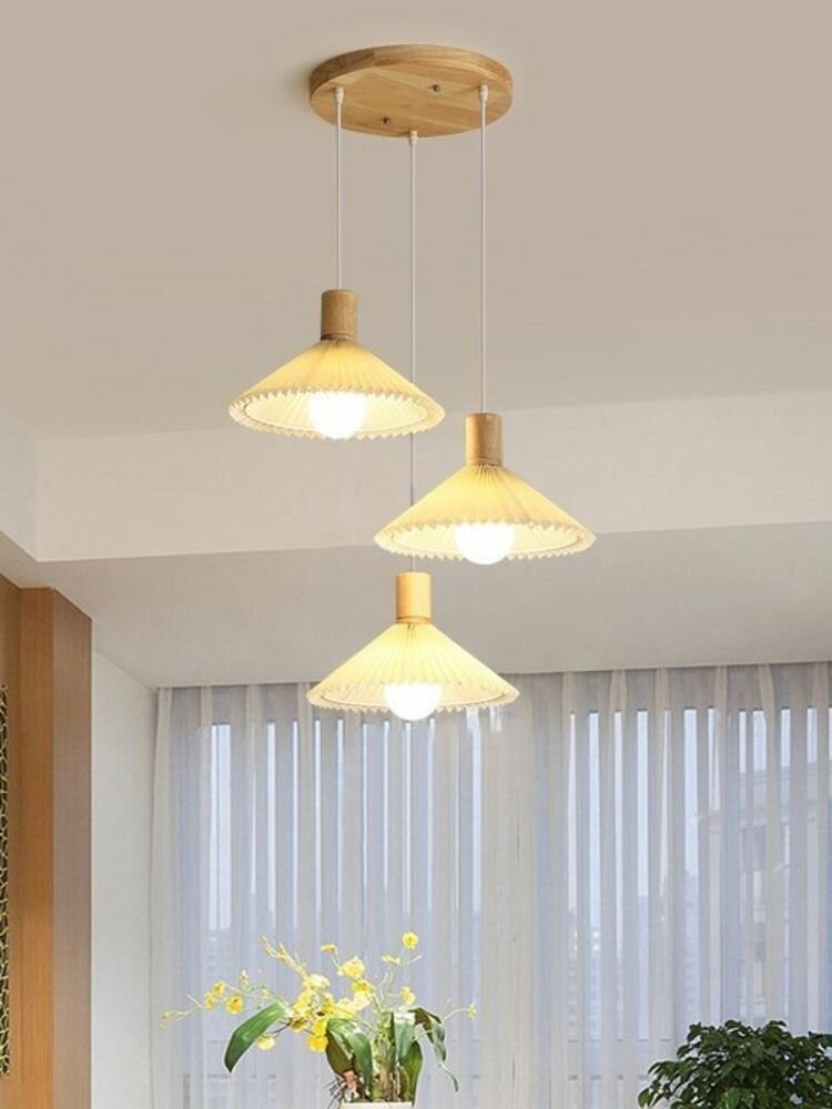 Плиссированная люстра из массива дерева