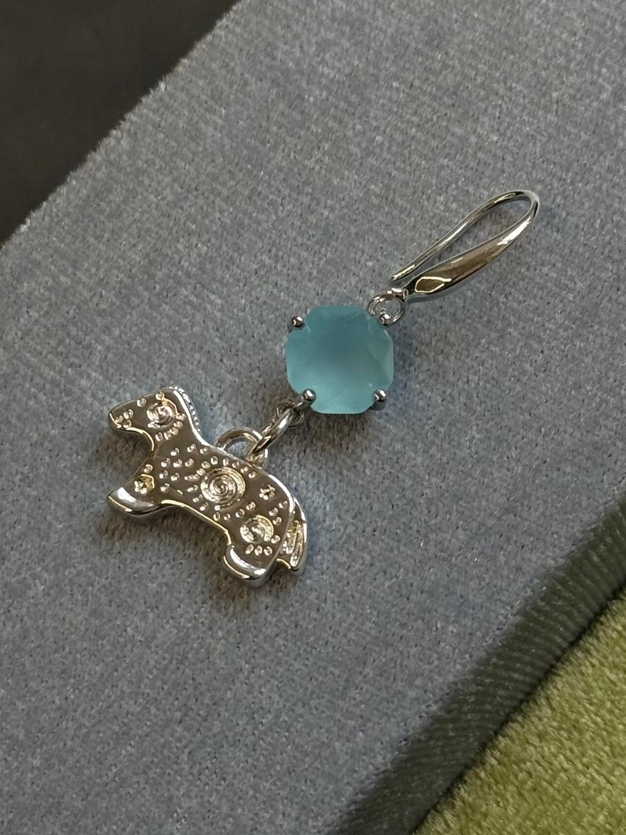 Моносерьга, стекло