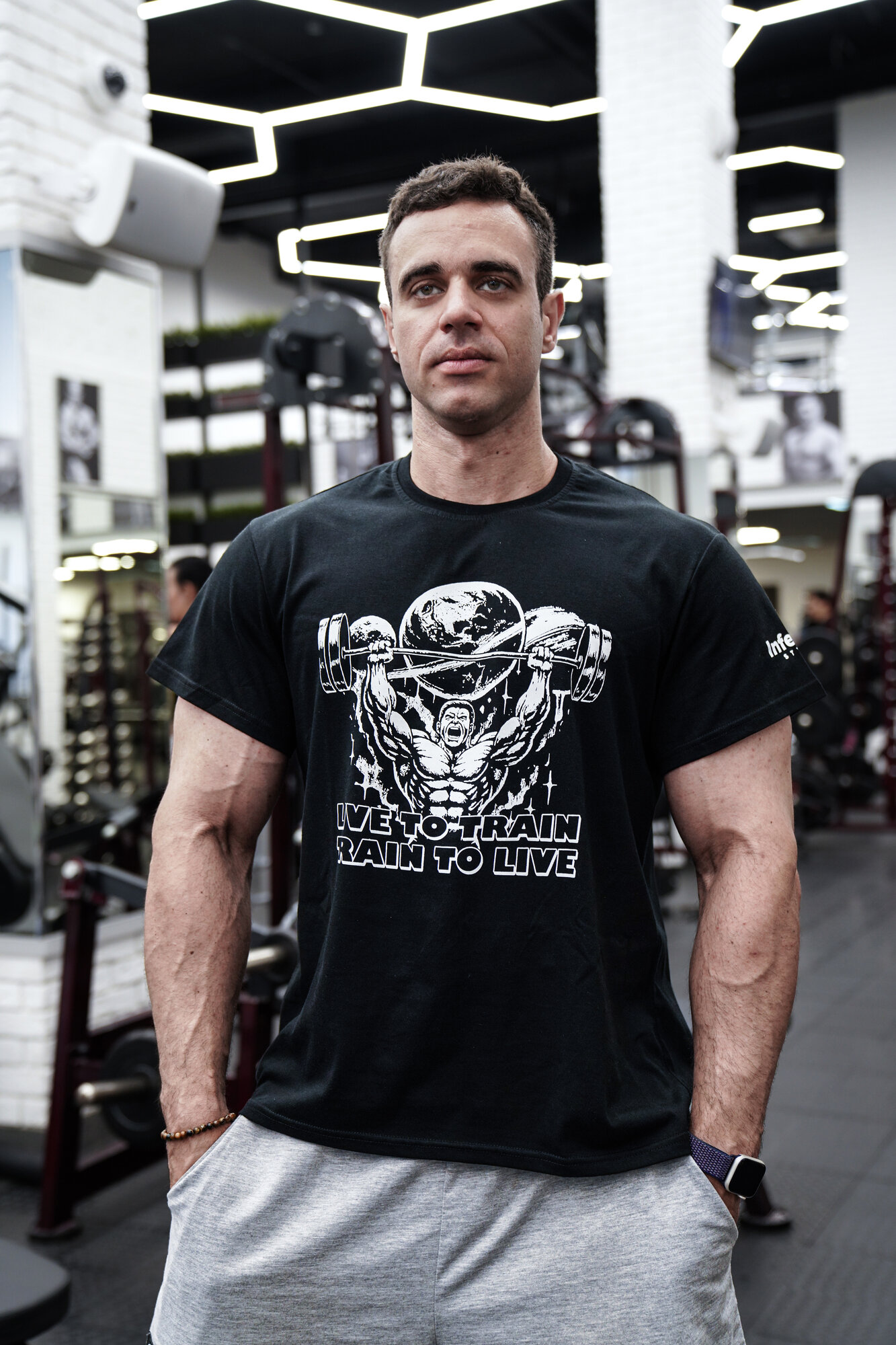 Футболка спортивная "Live to train"