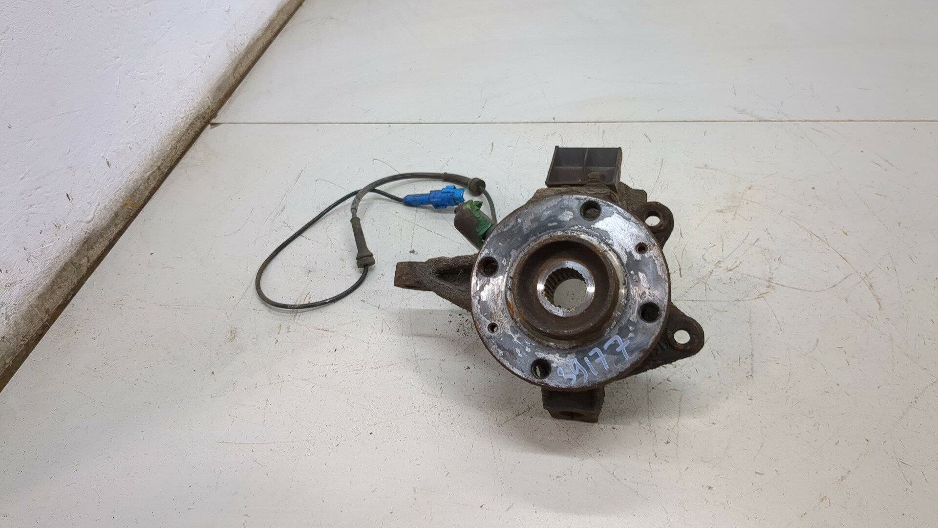 Ступица (кулак, цапфа) правая передняя Peugeot 206 Б/У