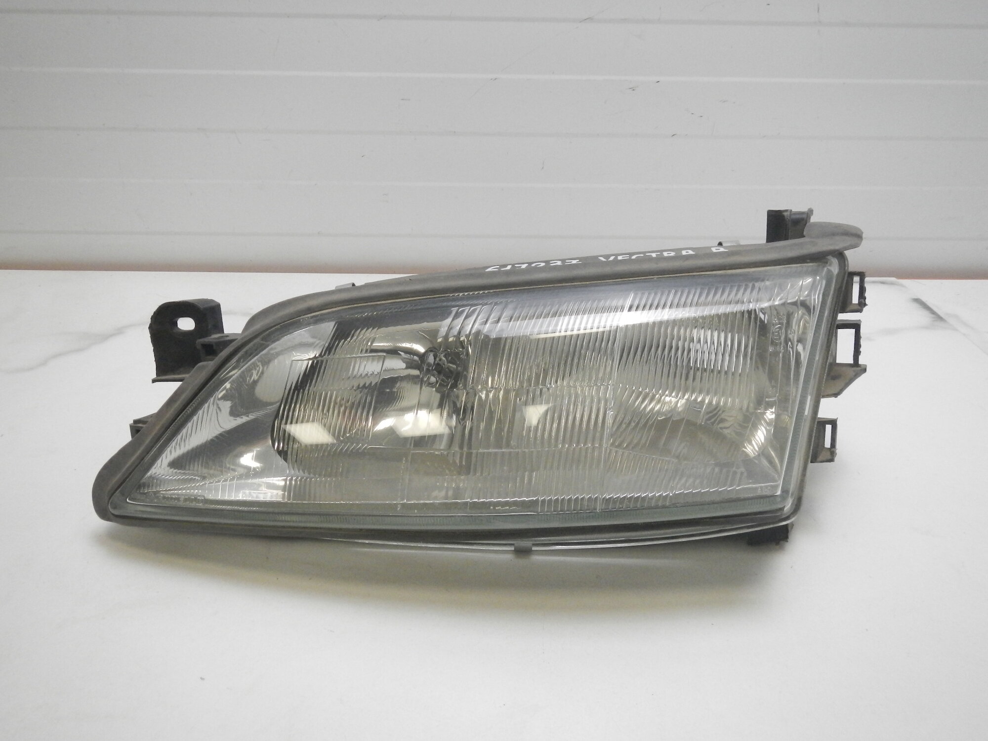 Б/У Фара левая, Opel (Опель)-VECTRA B (99-02) OPEL VECTRA B (99-02) Царапины, сломано крепление. 617237 GENERAL MOTORS а...