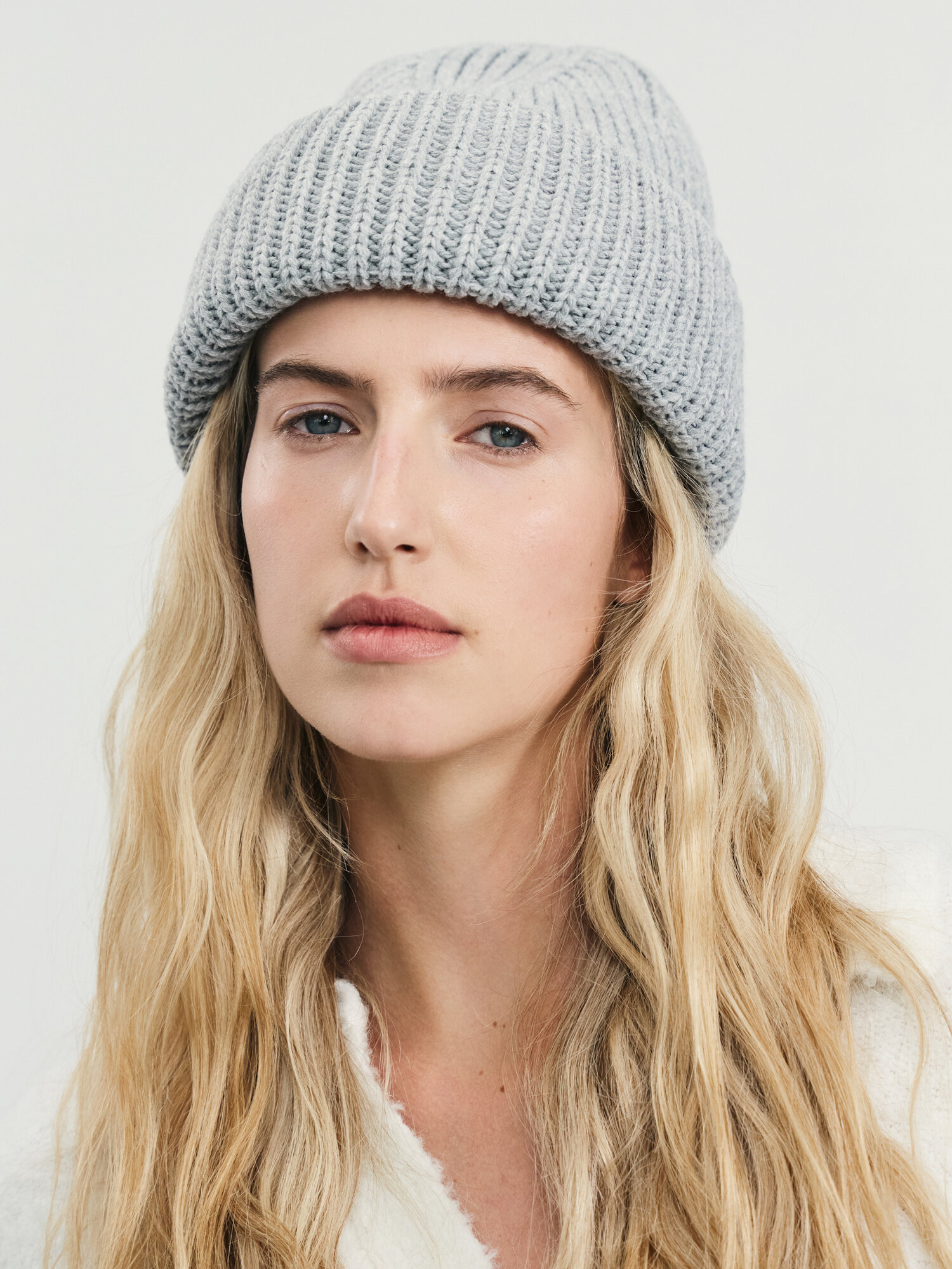 Шапка-бини для женщин