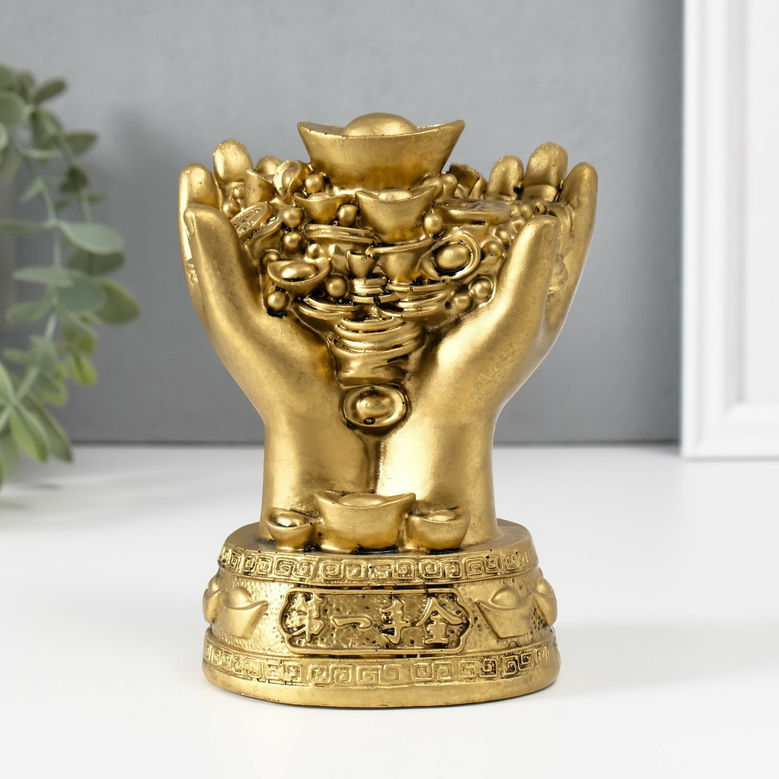 Нэцкэ фигурка полистоун под бронзу "Монеты и слитки в ладонях", 7.7x10.7x14 см