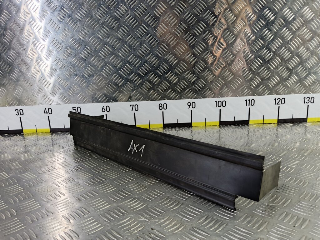 Дефлектор радиатора (Пыльник) Б/У для Opel ASTRA J (2009—2012) 1341057