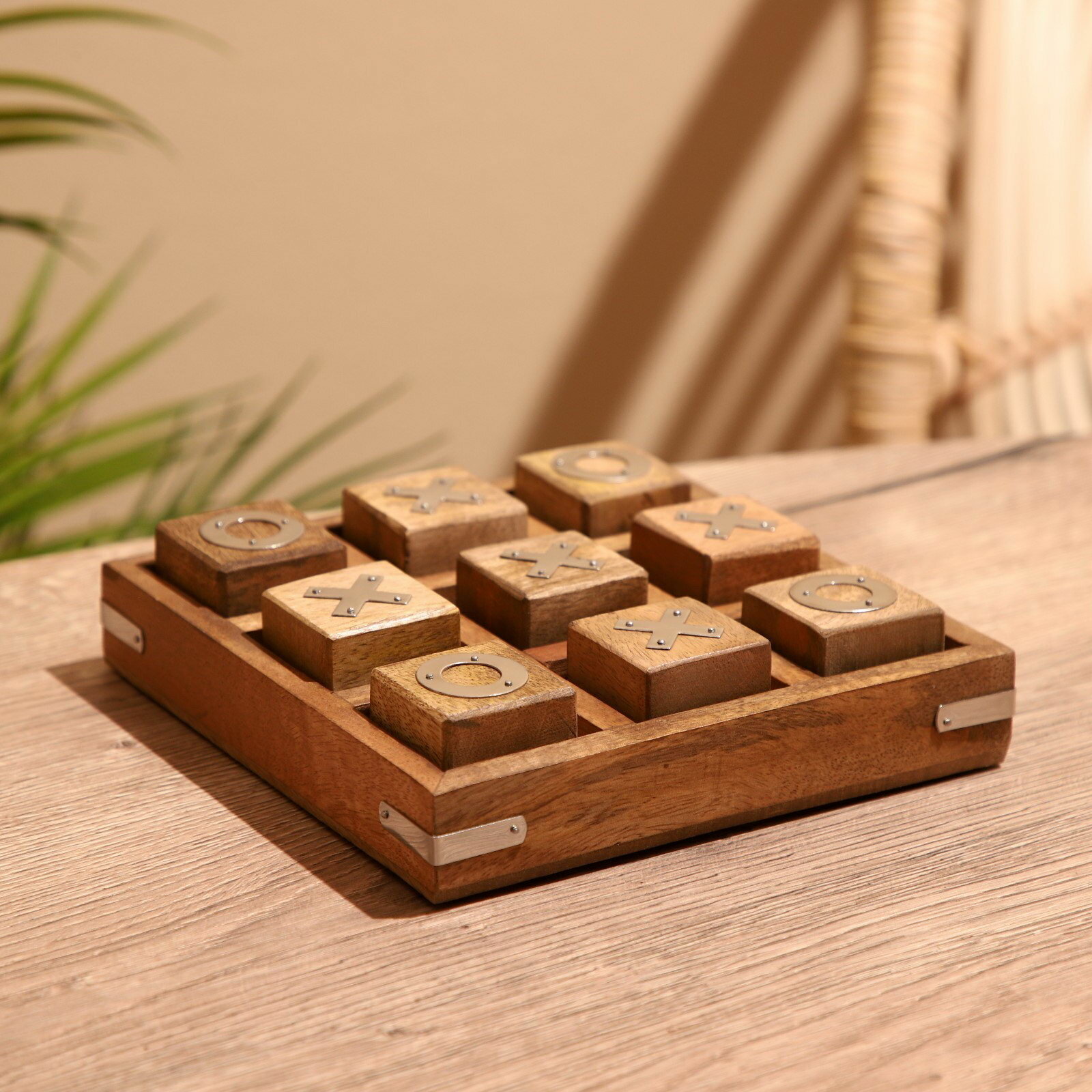 Игра настольная "Крестики-нолики", 17x17 см, манговое дерево, сталь