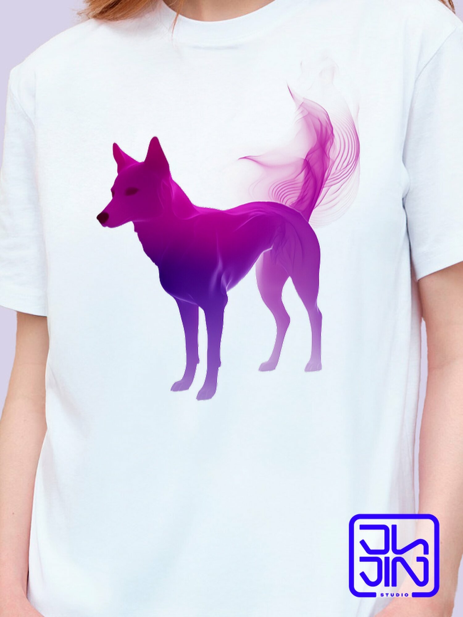 Футболка Jujin Studio классическая женская с авторским принтом Белая абстрактная собака с космическим неоновым сиянием в оттенках фуксии, белый хлопковый трикотаж с прикольным рисунком на груди