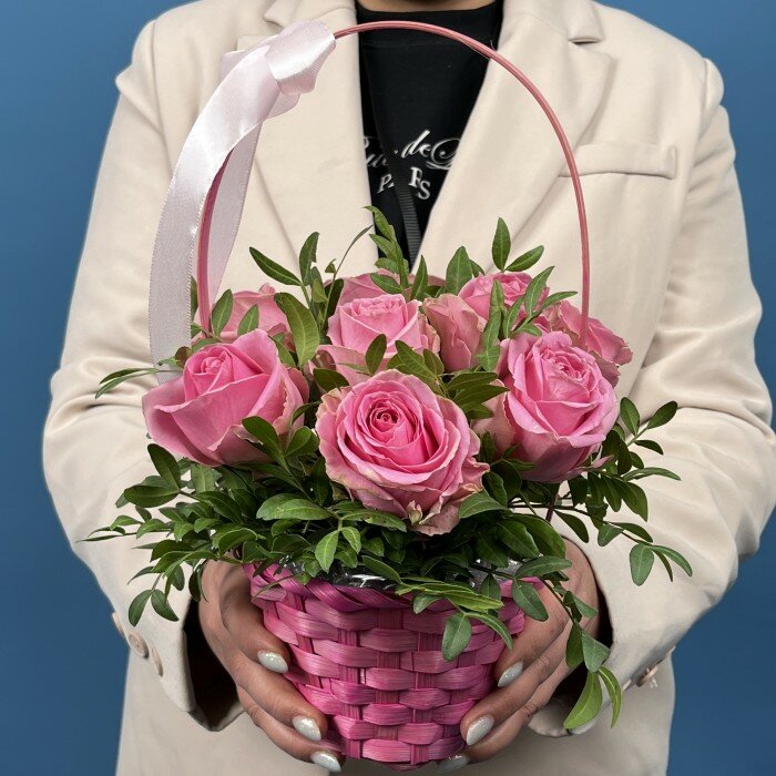 Композиция (букет) 9 розовых роз, сорт Шугар Лав, в корзине, ROZA4U