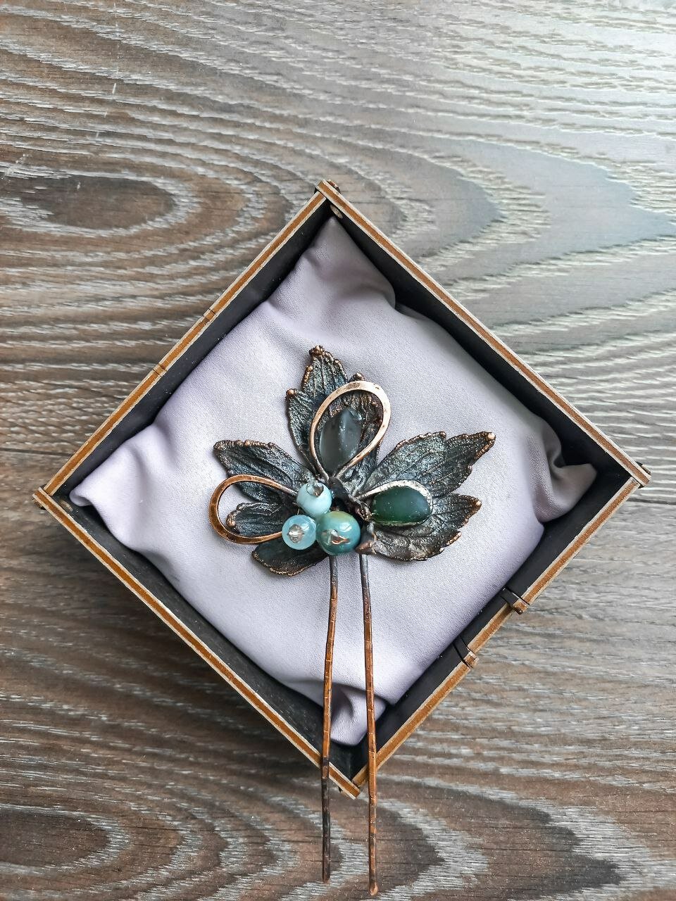 Медная шпилька для волос ручной работы из листика полевой травы