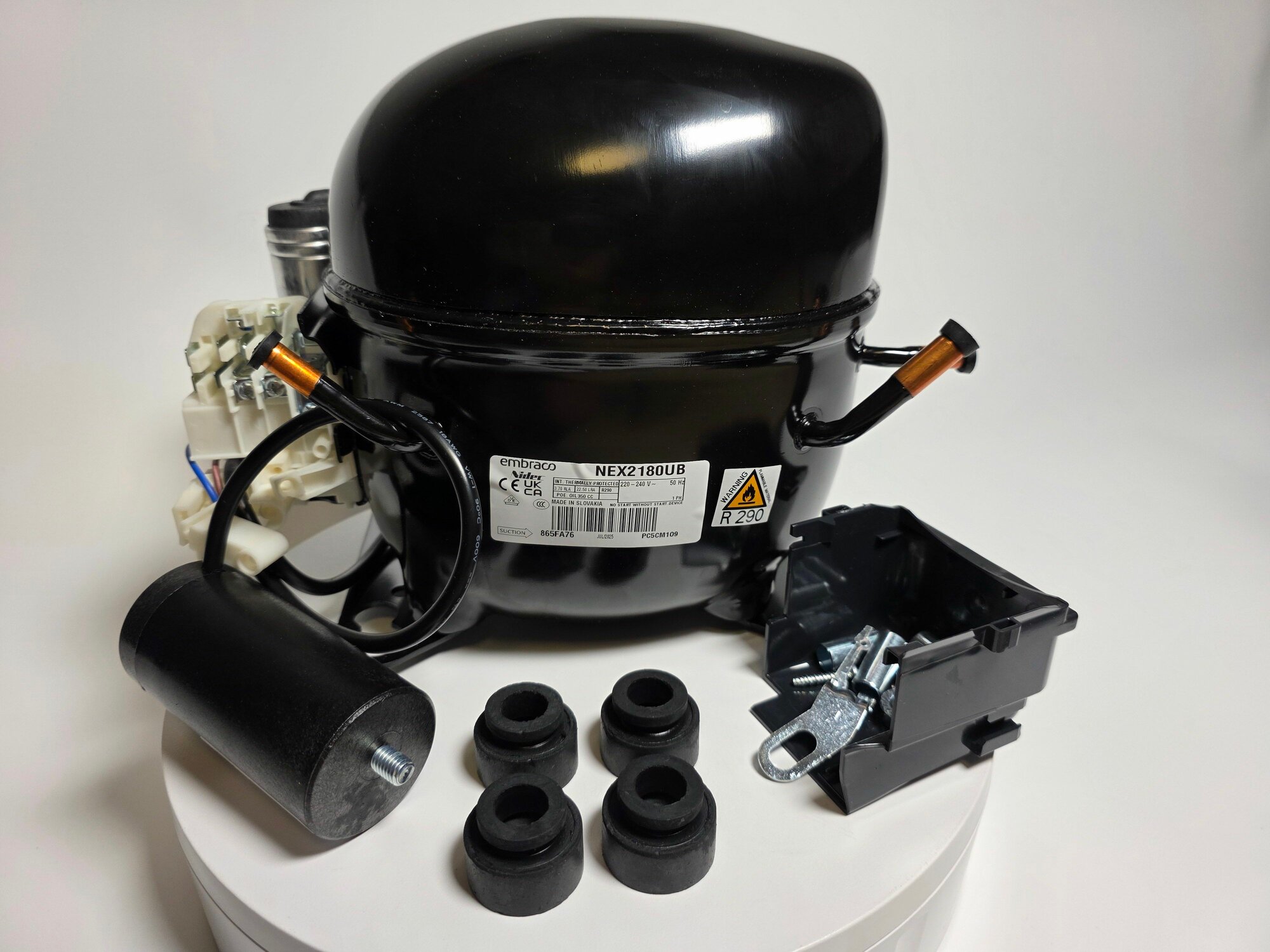 Компрессор NEX 2180UB R290 Embraco 921Вт LBP код 865FA7608AJ