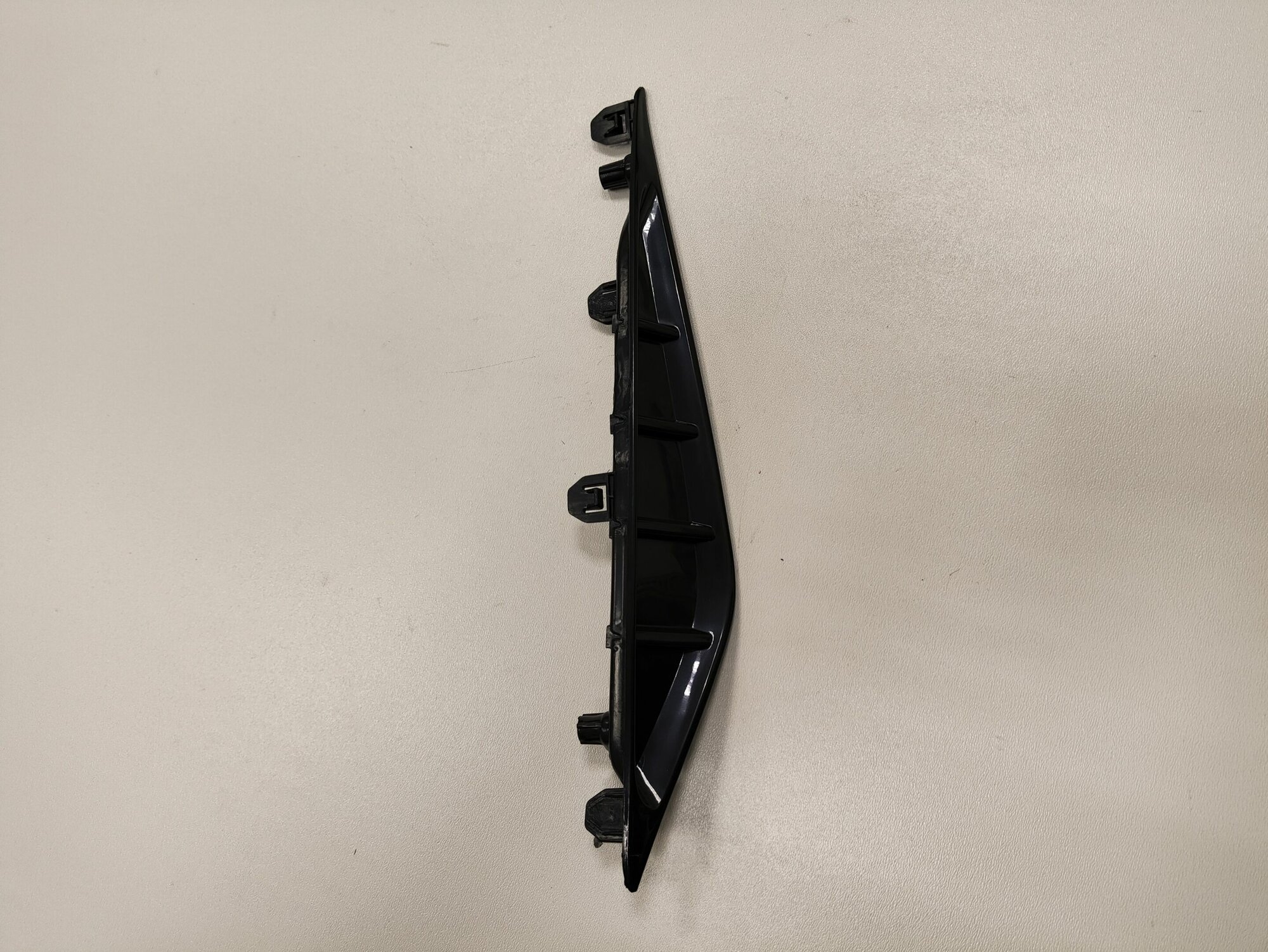 Решетка бампера переднего правая Changan UNI-K [2.0 16V 8AT внедорожник 4X2 Turbo] CD569F2713011800