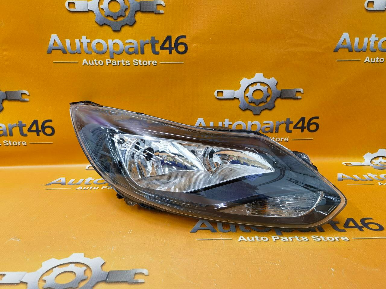 Фара правая Фокус 3 FORD FOCUS 3 дорест с 2011 по 2015 год черная