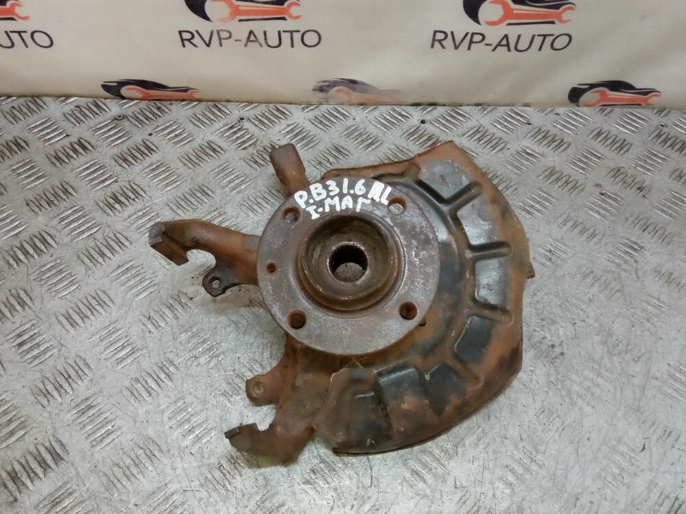 Кулак передний левый Volkswagen Passat B3 1988 — 93 Volkswagen