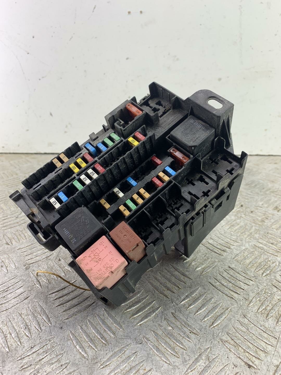 Блок реле и предохранителей Renault Laguna 3 2011 8200393836D