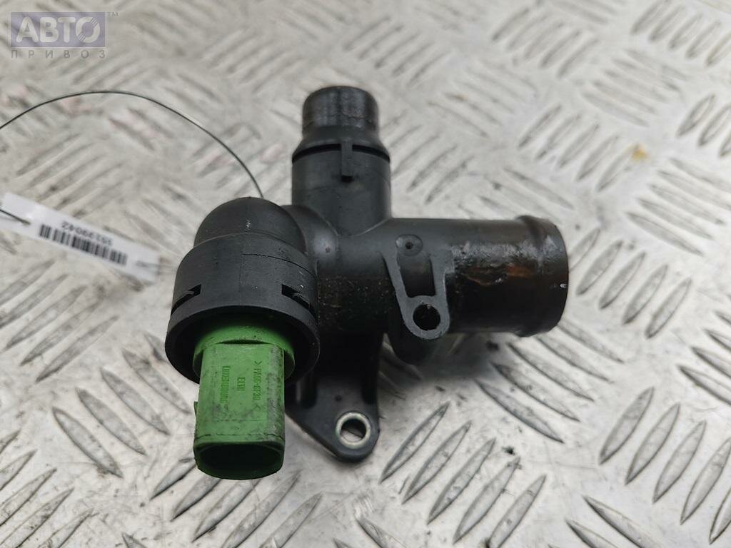 Фланец (тройник) системы охлаждения Audi A4 B7 (2004-2008)