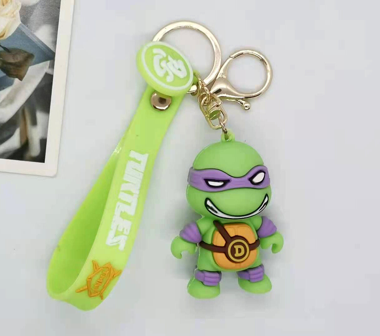 Брелки, сумки, автомобильные брелоки, украшения, небольшие подарки с изображением мультяшных черепашек-ниндзя