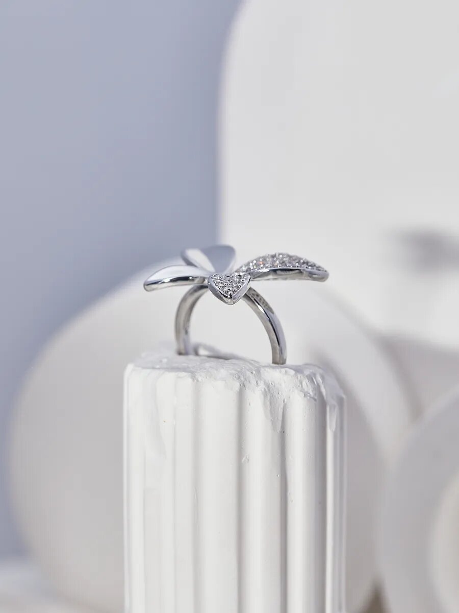 Кольцо, фианит, циркон, кристаллы Swarovski, безразмерное, серый, белый — фото 1