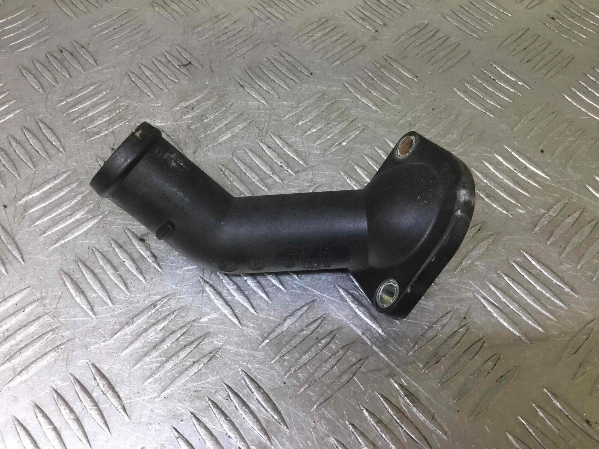 Б/У Фланец (тройник) системы охлаждения Volkswagen Golf Plus 1 поколение (2005-2009) 2006 г.