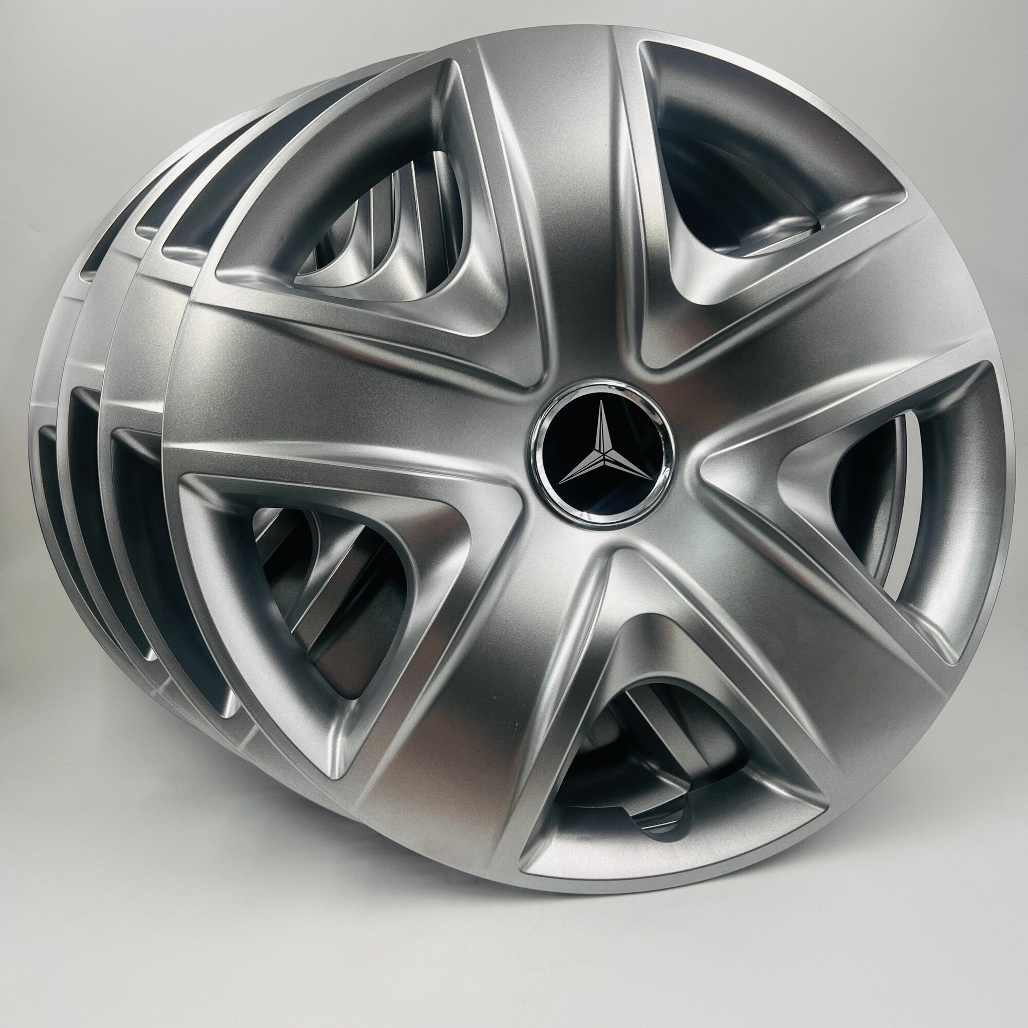 Колпаки гибкие на колеса с эмблемой R17