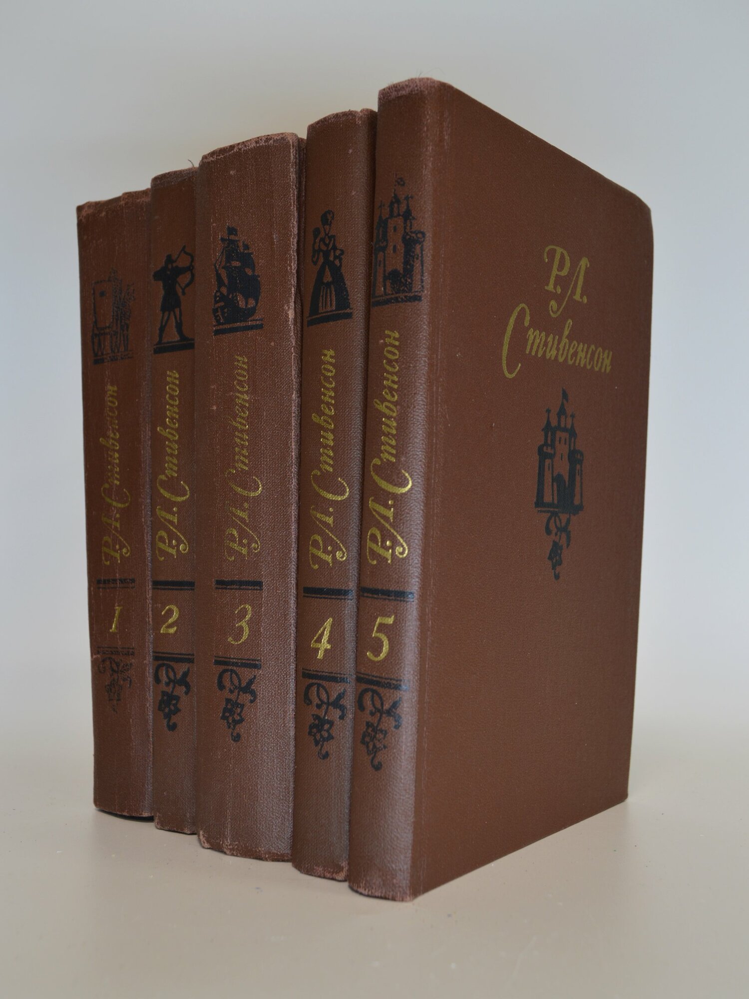 Сборник в 5 томах. Р. Л. Стивенсон. Букинистическая книга в отличном состоянии.