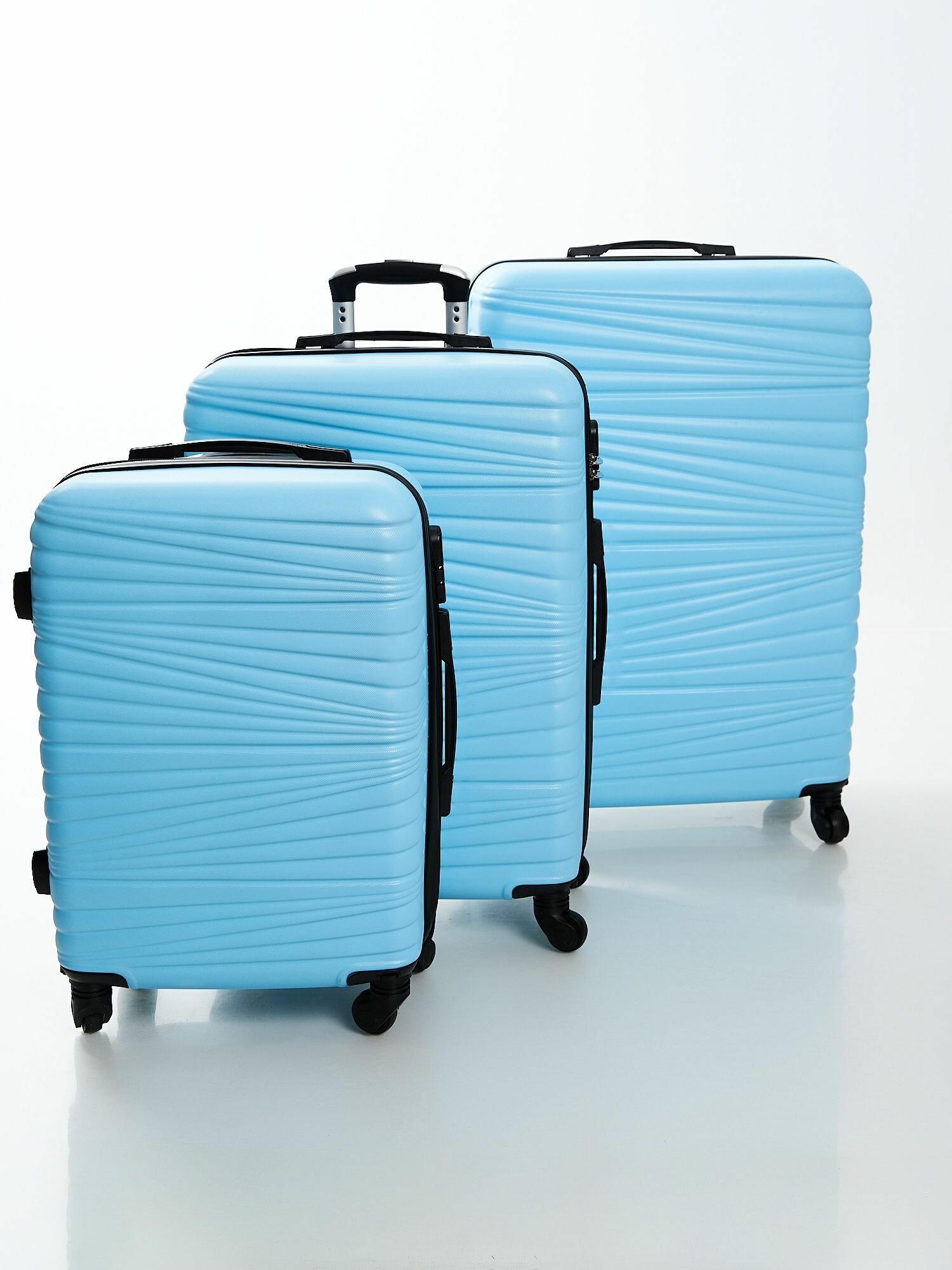 Комплект чемоданов 