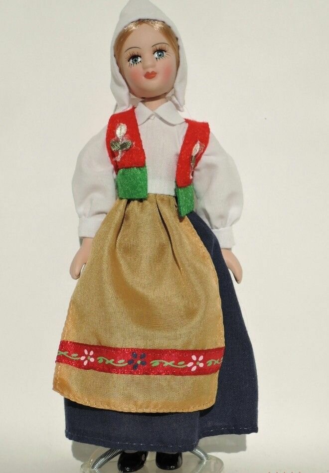 Кукла коллекционная Швеция (Дагни)