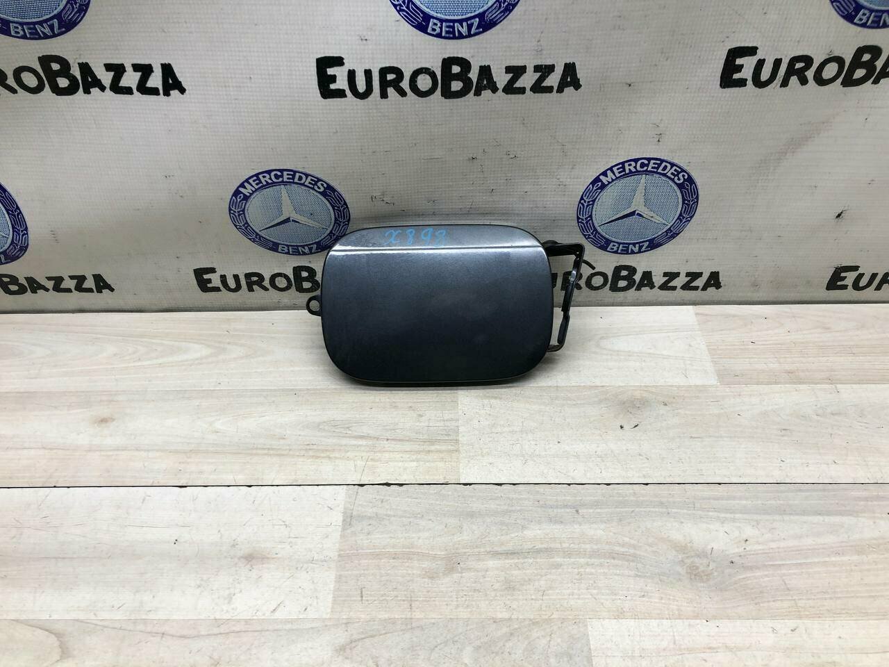 Лючок бензобака Mercedes W211 A2117500206