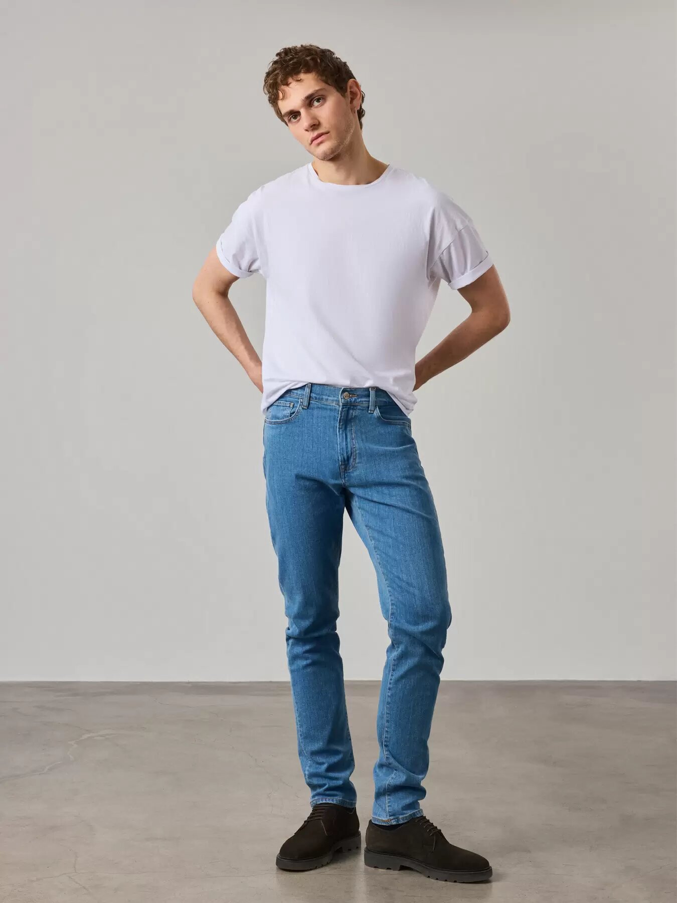Джинсы зауженные JUST CLOTHES