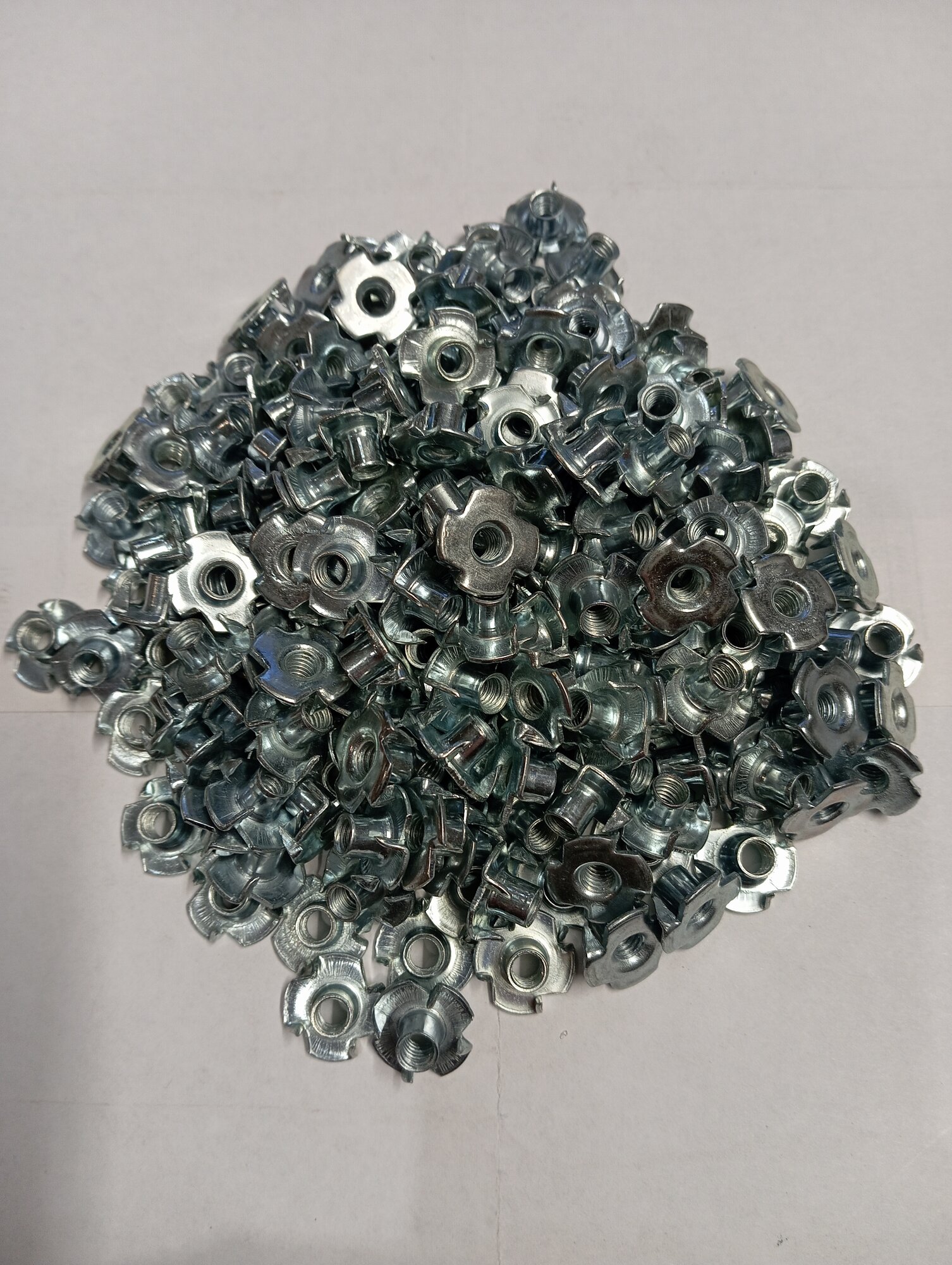 Гайка крыльчатая М6. мебельная. упаковка 200 шт.