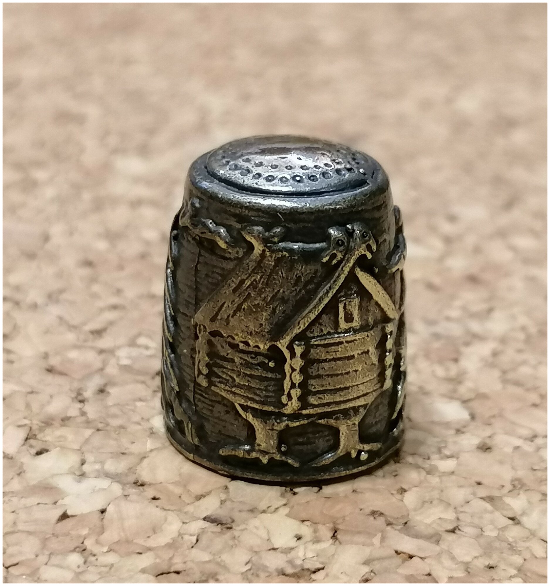 Напёрсток бронзовый "Избушка . Баба-Яга"