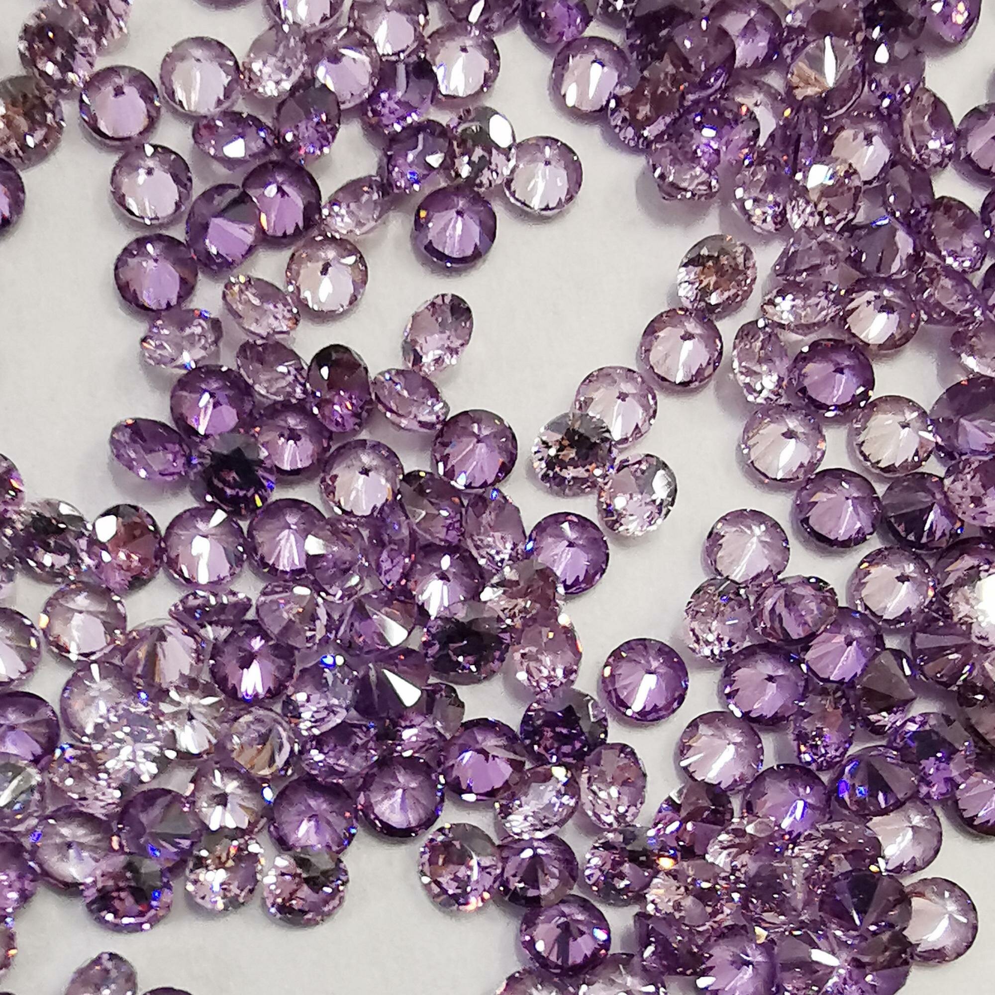 Ювелирный кристалл из фианита, 2мм, форма круг, в фиолетовых тонах, 100 шт.